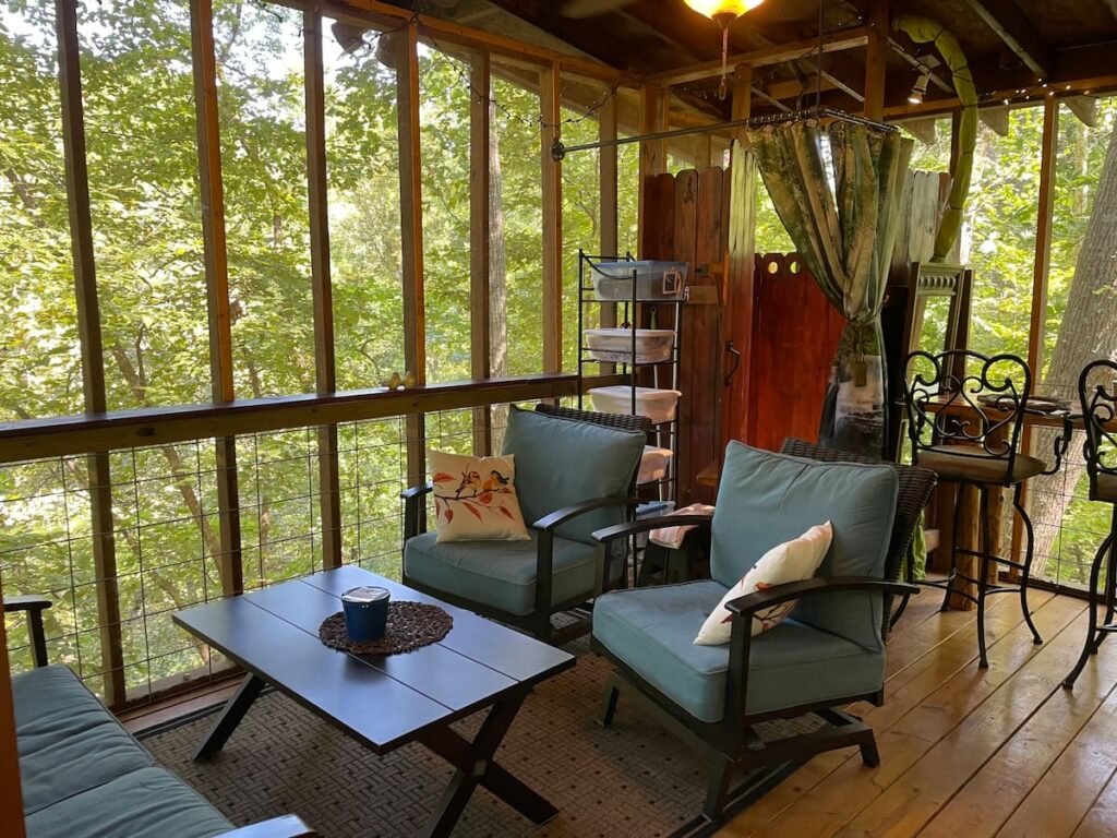 This Gorgeous Adult Only Tree-House Is Located On 32 Acres Of Wooded ...
