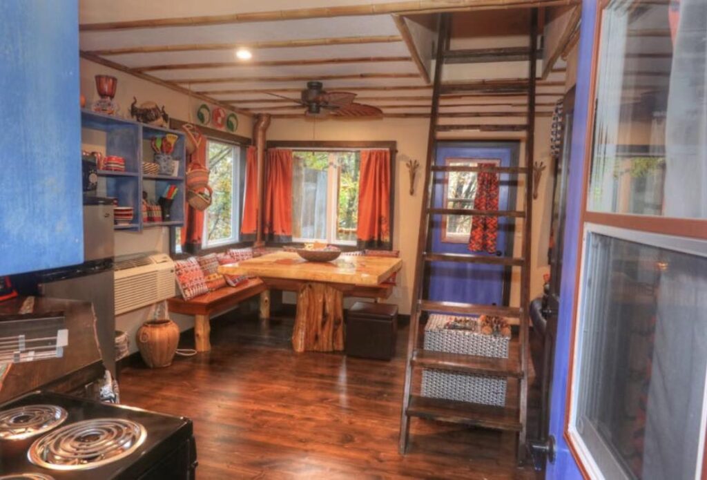 Spend The Night In This African Themed Tree-House In Branson MIssouri ...